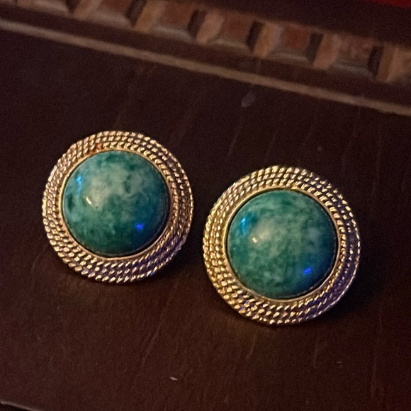 Vintage | Jewelry | Vtg Green Stone Dome Style 8s Earrings | Poshmark